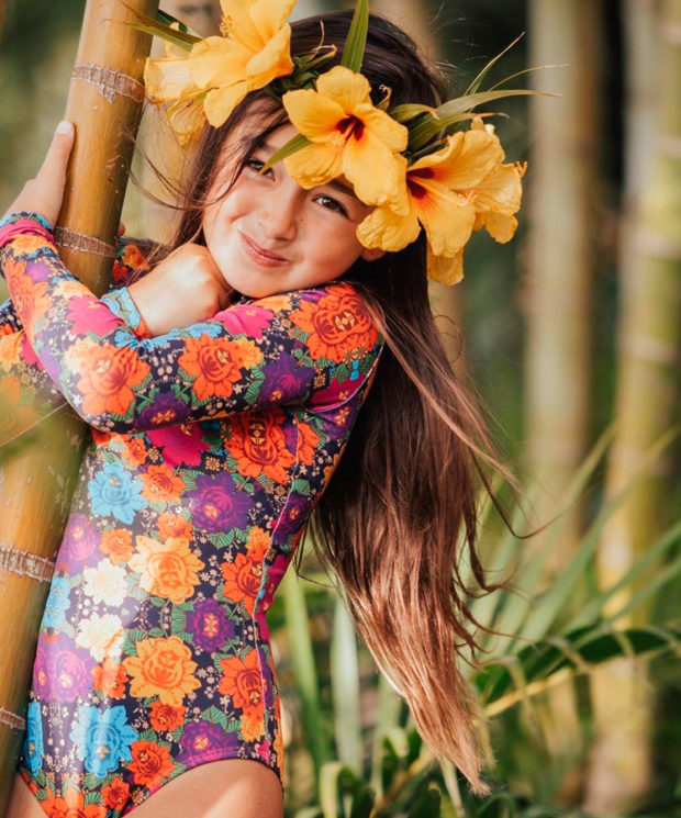 Ideias de looks girlie de praia e piscina para meninas! - It Mãe